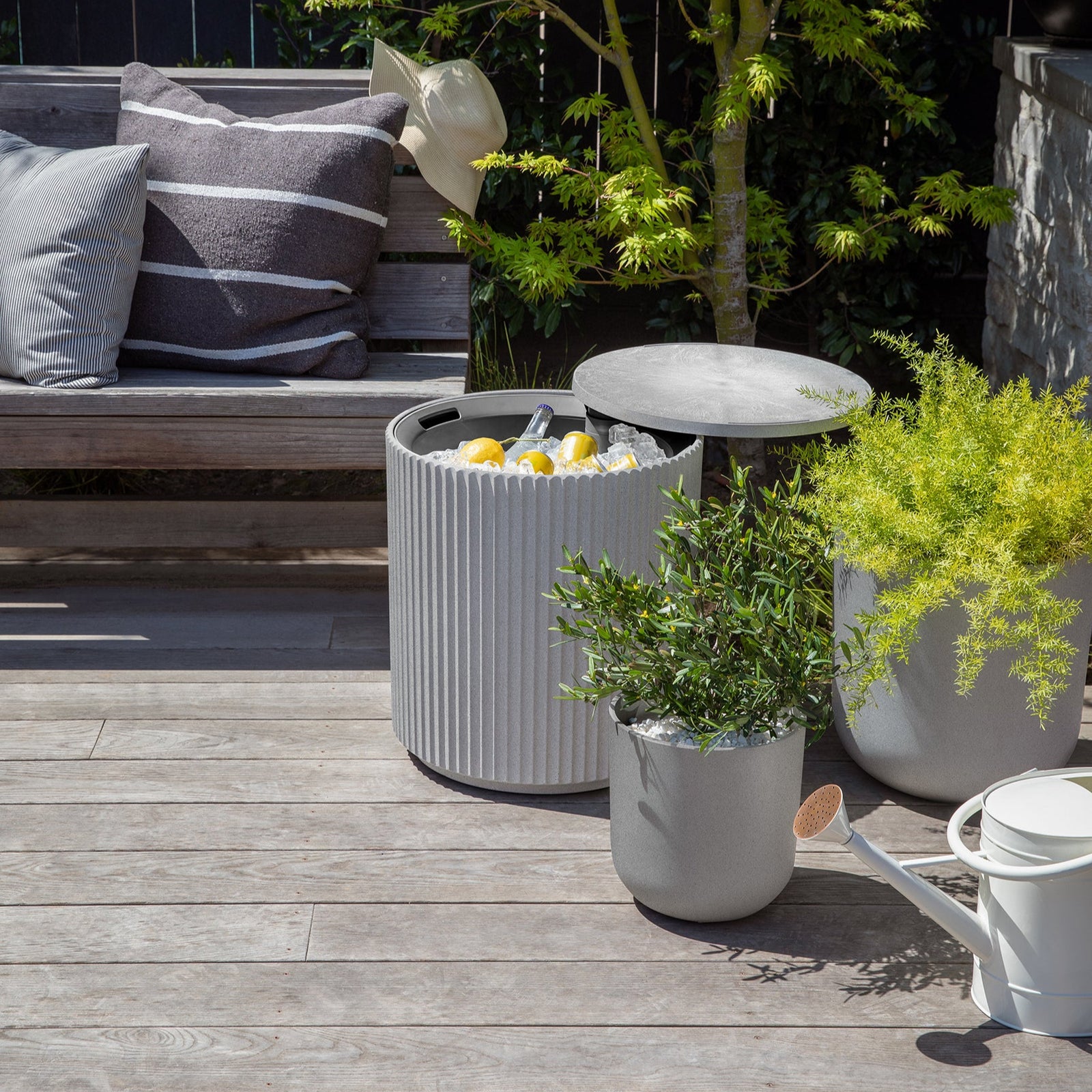 demi chill side table – Veradek Outdoor